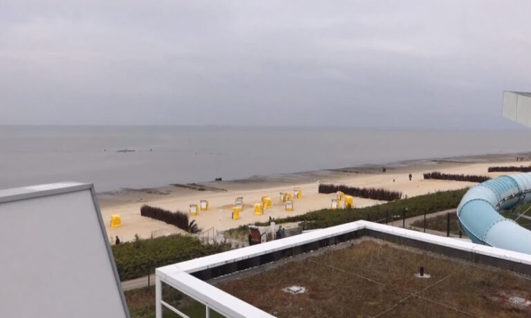 Ahoi Bad Cuxhaven – Das Meer in all seinen Facetten erlebenLeuchtturm ...